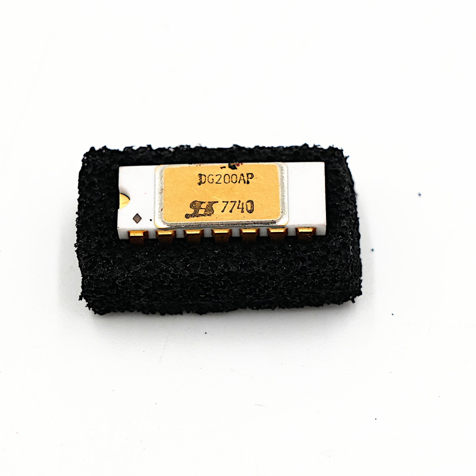 Rare Siliconex DG200AP CMOS switch in Gold White Cermic DIP – Old Skool ...